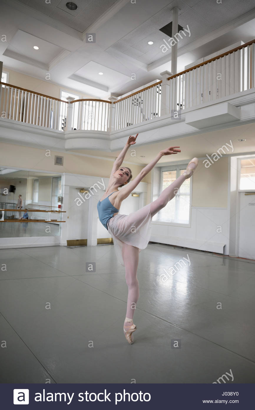 Back up dancer and women hi-res stock photography and images - Alamy
