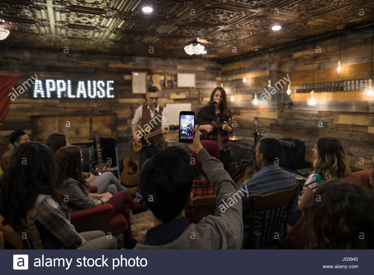 Asian musicians audience hi-res stock photography and images - Alamy