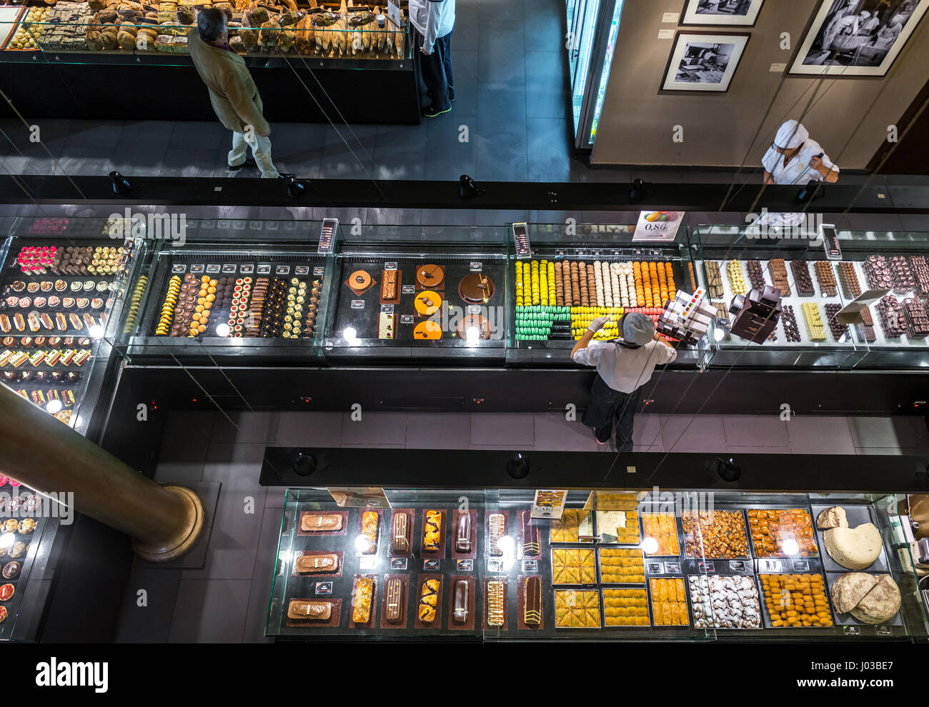Inside bakery shop hi-res stock photography and images - Alamy