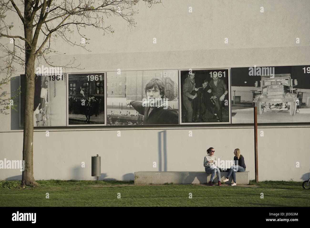 People enjoying the spring wether in Mauer Park - Berlin, Germany, 2017 ...