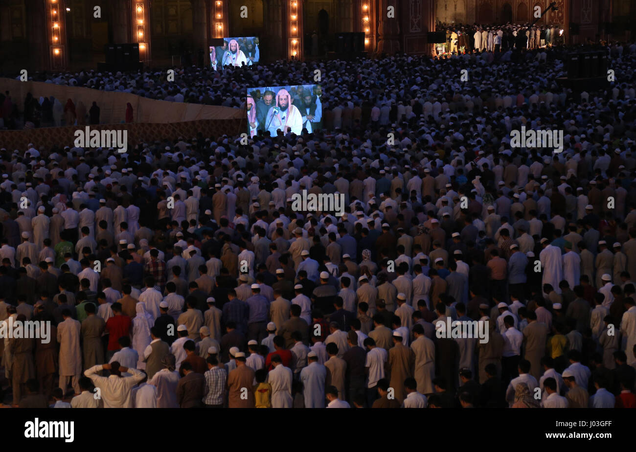 Lahore, Pakistan. 09th Apr, 2017. Imam-i-Kaaba Saleh bin Muhammad bin ...