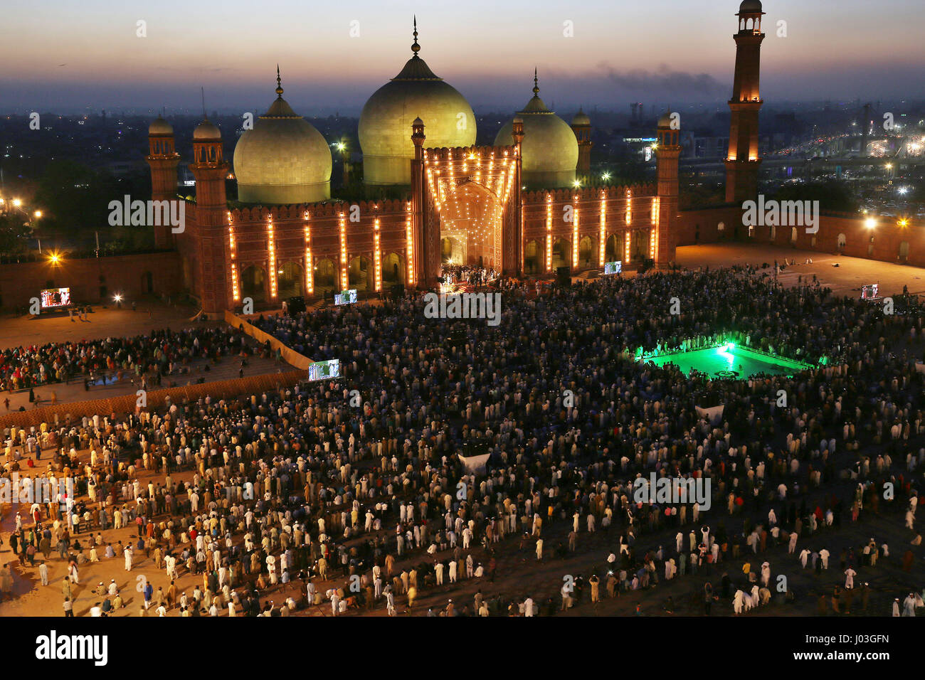 Lahore, Pakistan. 09th Apr, 2017. Imam-i-Kaaba Saleh bin Muhammad bin ...