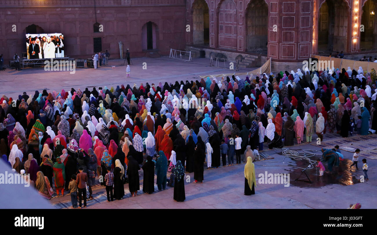 Lahore, Pakistan. 09th Apr, 2017. Imam-i-Kaaba Saleh bin Muhammad bin ...