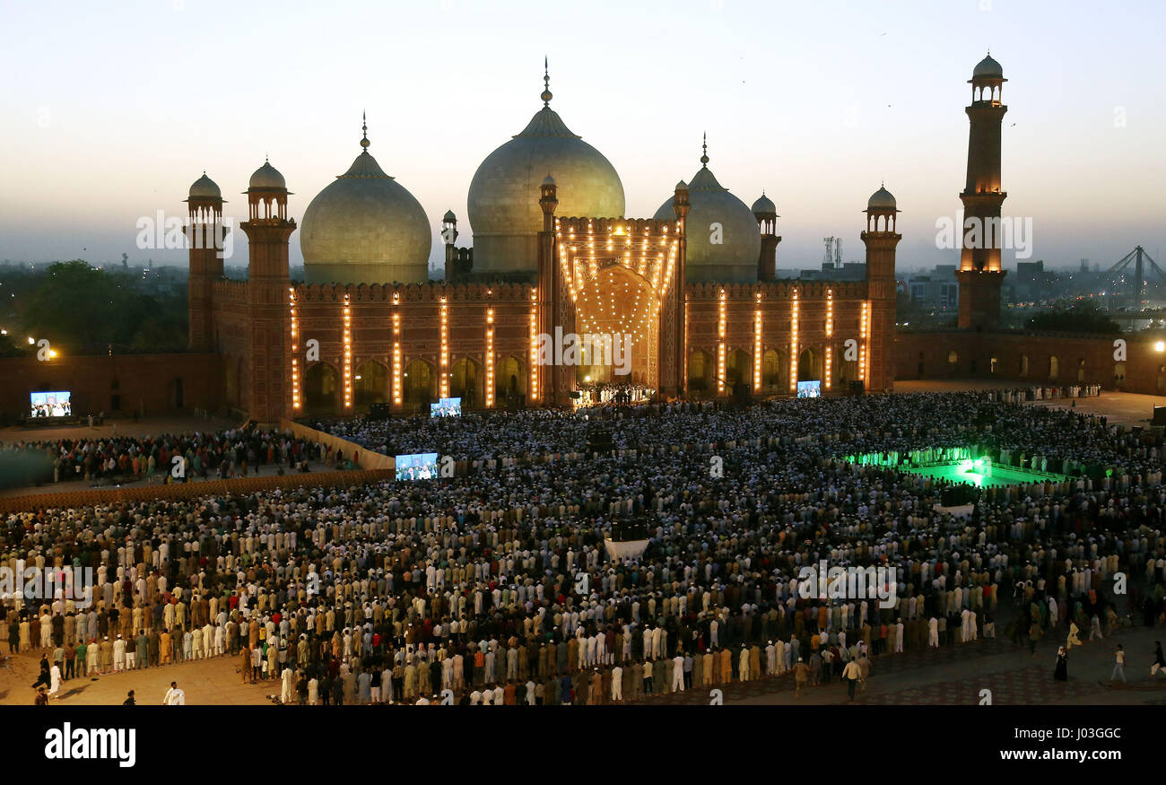 Lahore, Pakistan. 09th Apr, 2017. Imam-i-Kaaba Saleh bin Muhammad bin ...