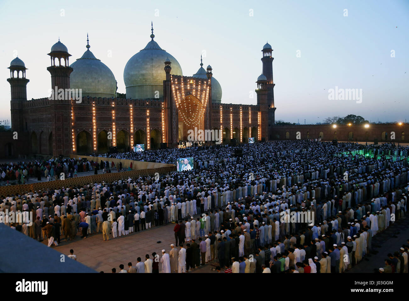 Lahore, Pakistan. 09th Apr, 2017. Imam-i-Kaaba Saleh bin Muhammad bin ...