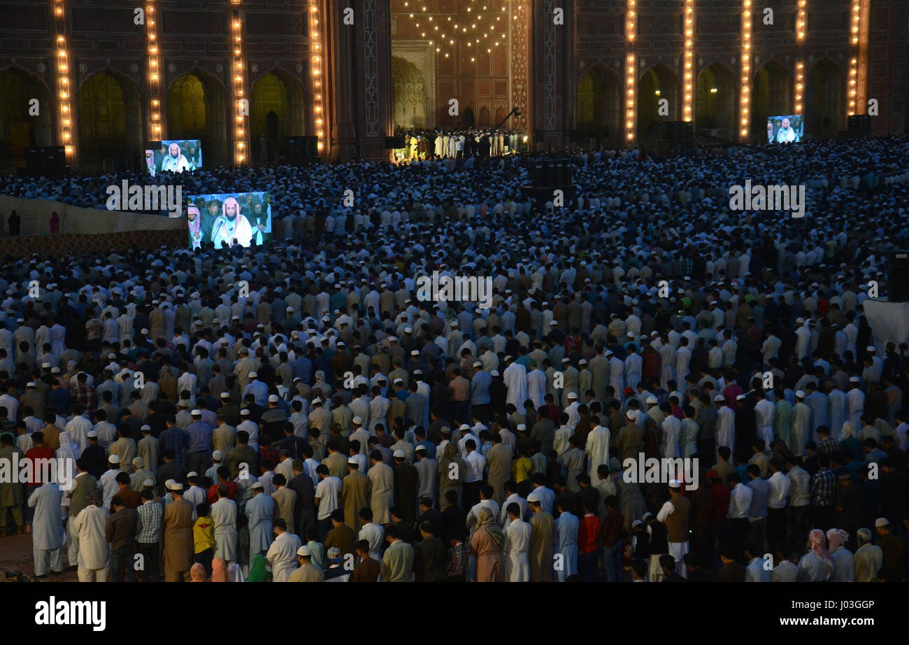 Lahore, Pakistan. 10th Apr, 2017. Imam-i-Kaaba Saleh bin Muhammad bin ...
