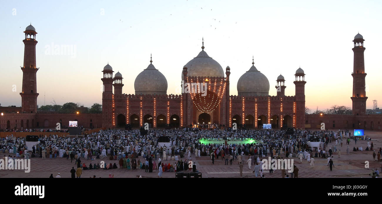 Lahore, Pakistan. 09th Apr, 2017. Imam-i-Kaaba Saleh bin Muhammad bin ...