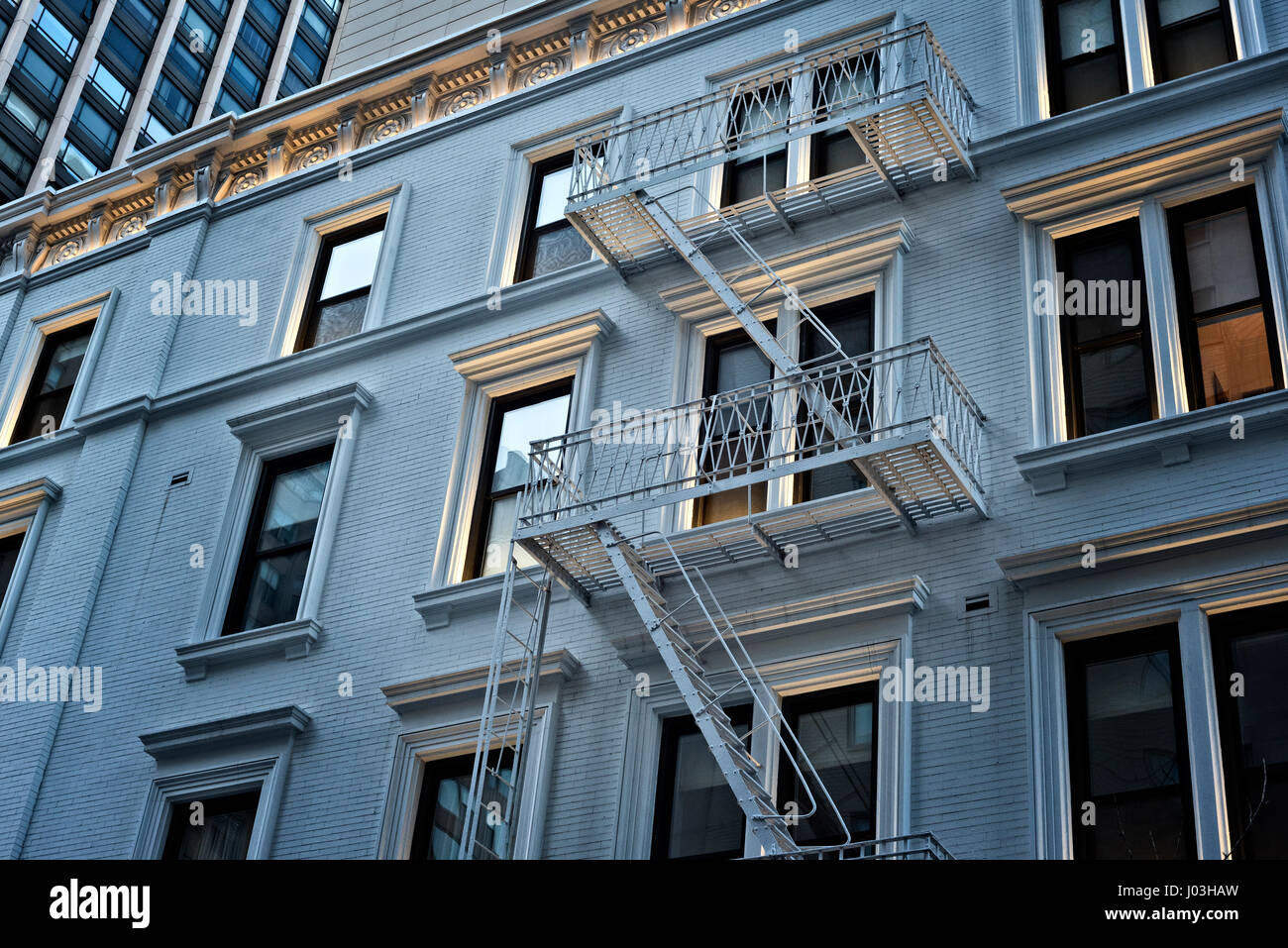 Tenement apartment building hi-res stock photography and images - Alamy