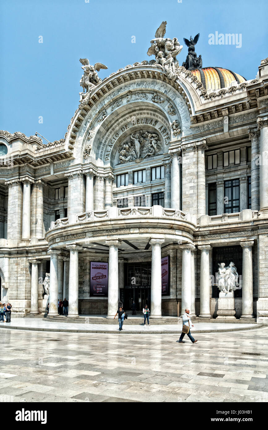 Mexico City, Mexico. The Palscio de Bellas Artes (Palace of Fine Arts ...