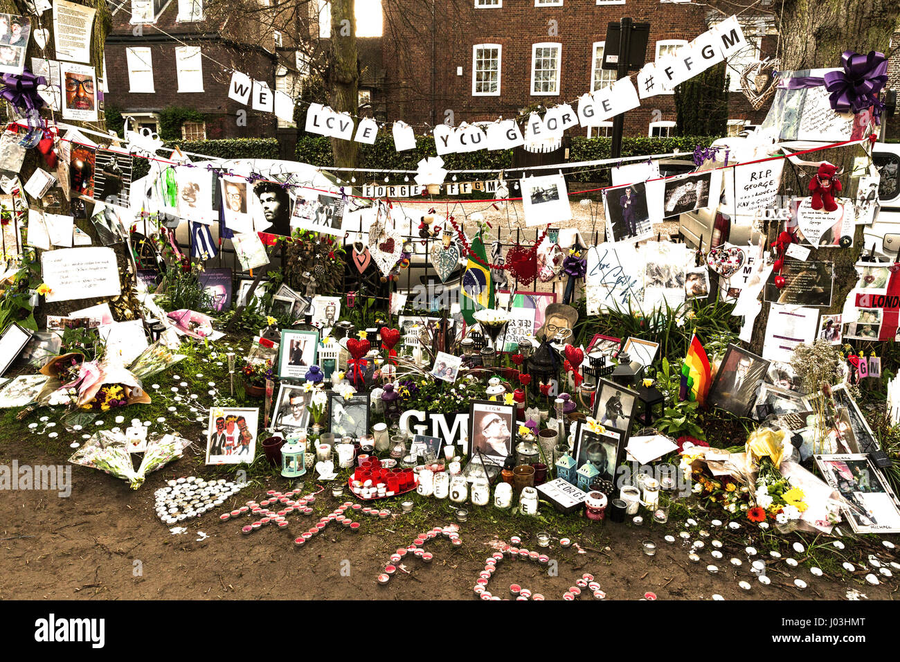 Memorial shrine outside George Michael's home, The Grove, Highgate ...