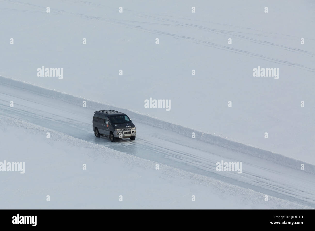 Off-road car rides on ice of Lake Baikal Stock Photo - Alamy