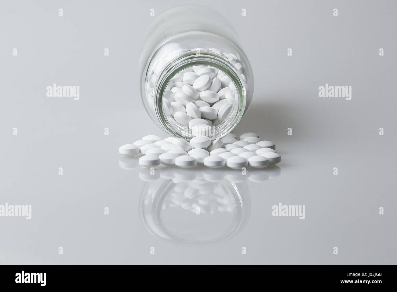 Hay fever tablet hi-res stock photography and images - Alamy