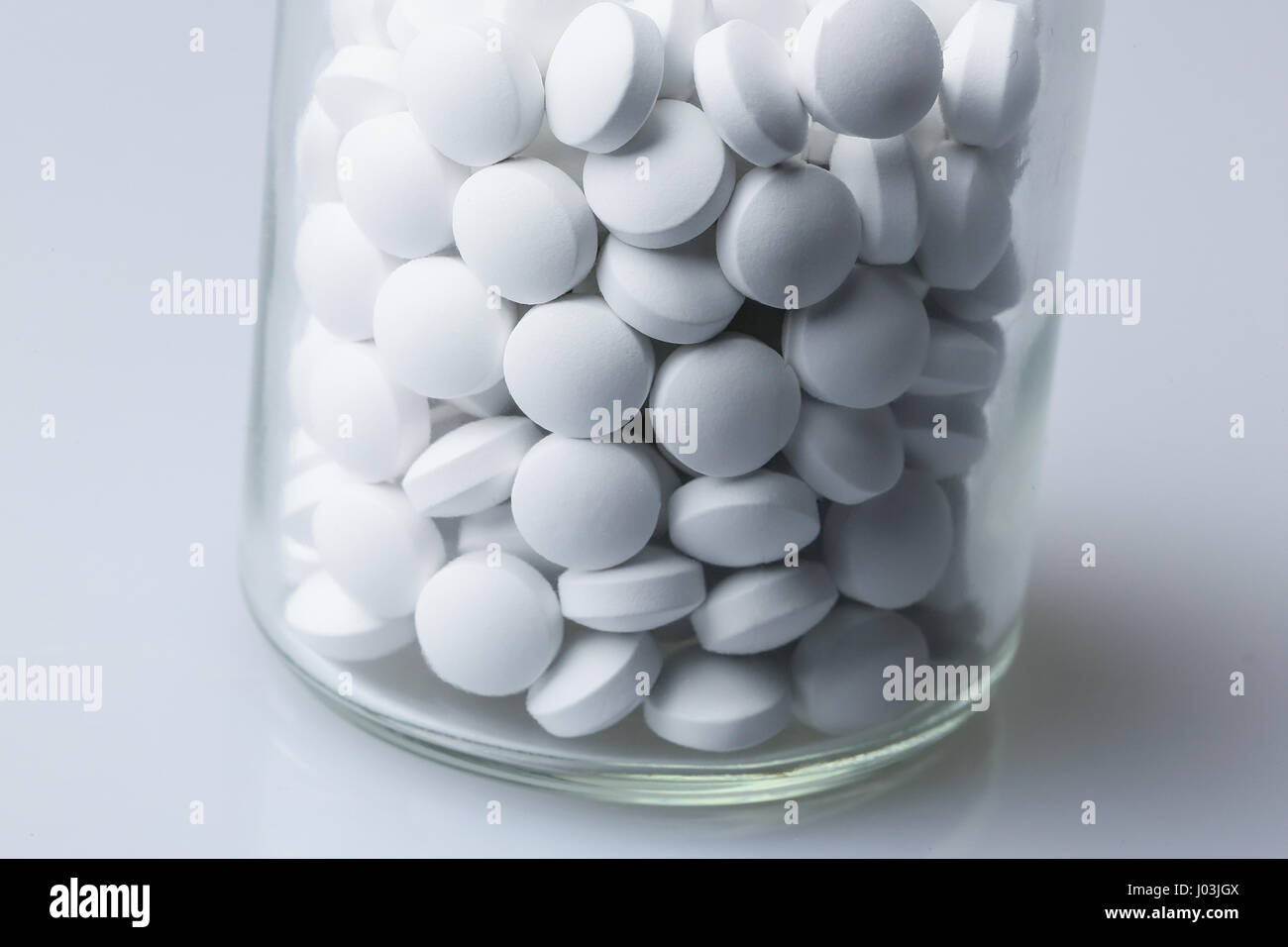 Hay fever tablet hi-res stock photography and images - Alamy