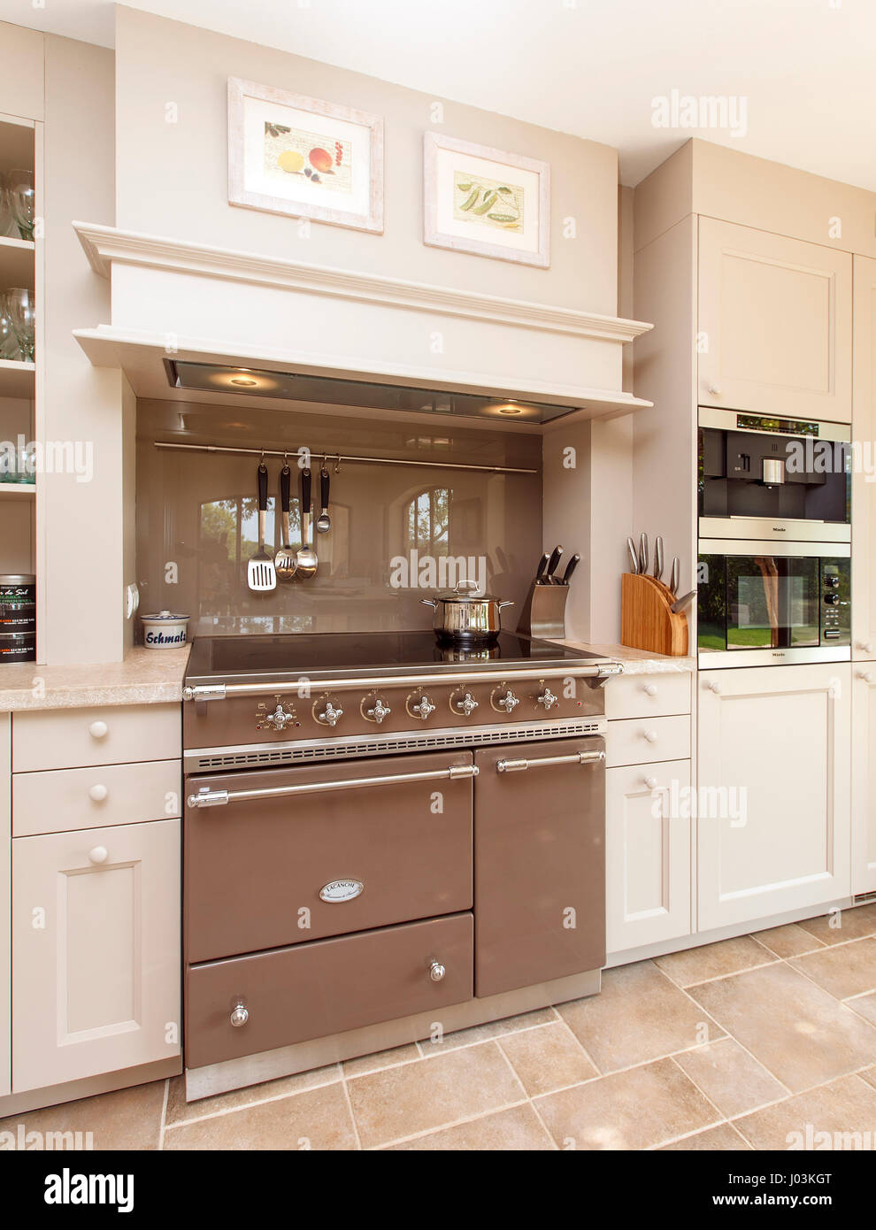 Domestic architecture hi-res stock photography and images - Alamy