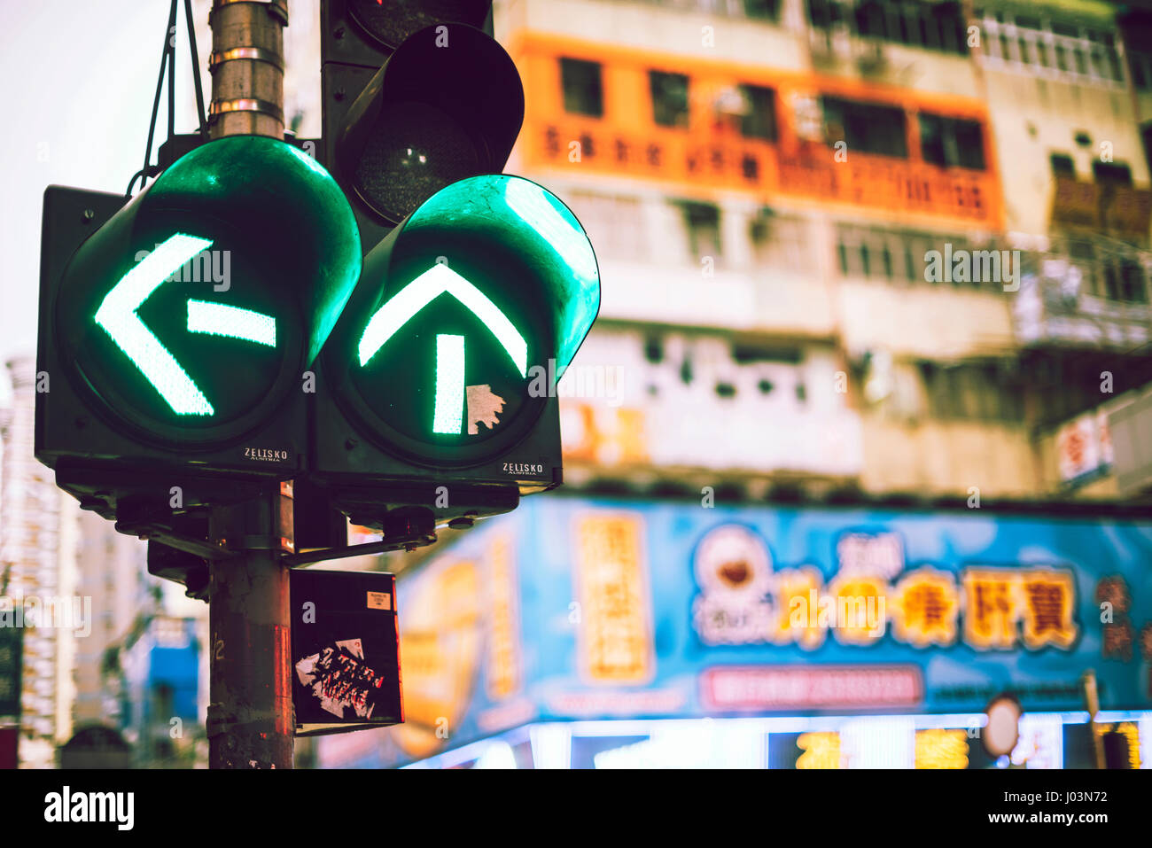 Crossroad arrows hi-res stock photography and images - Alamy