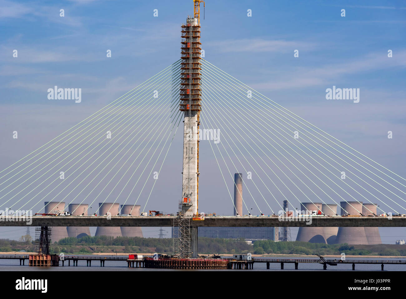 New Gateway bridge over the river Mersey at Runcorn due for completion ...