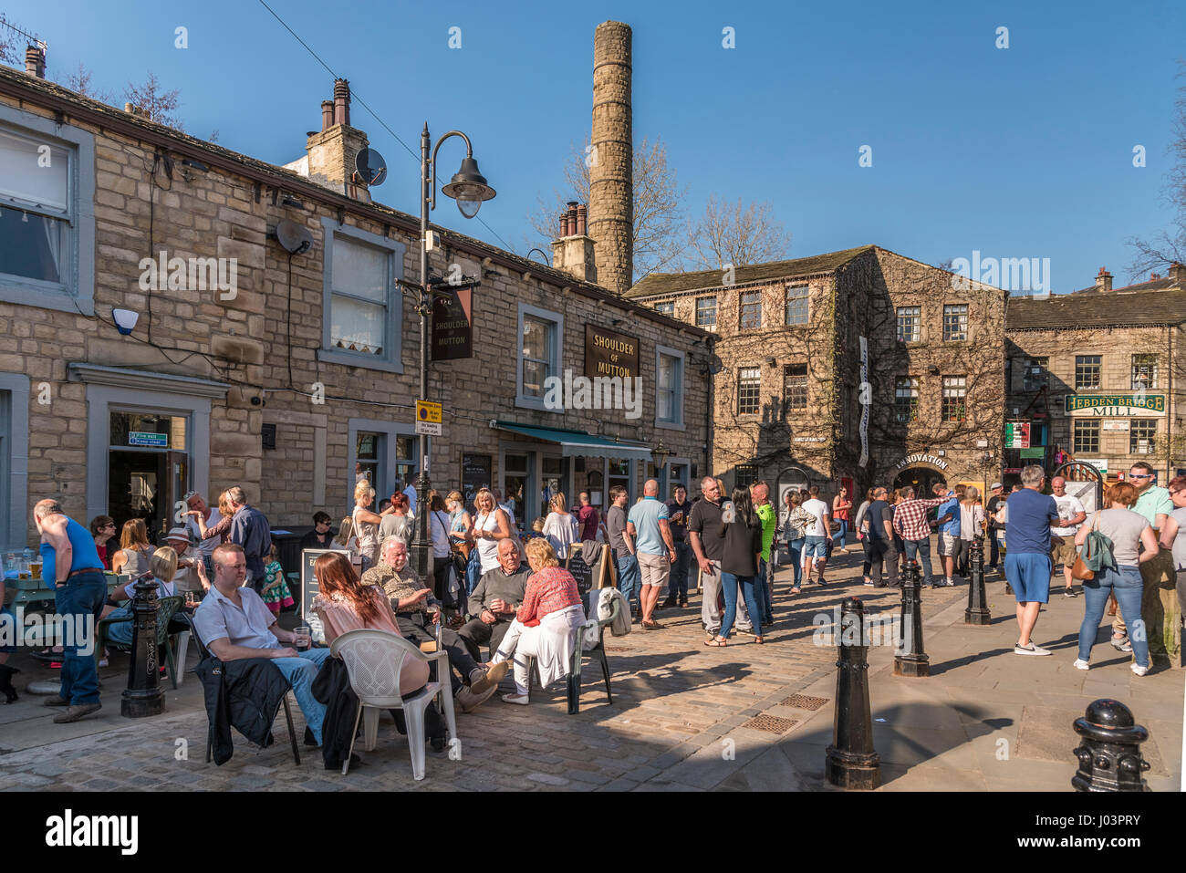 The Shoulder of Mutton pub and the Hebden Bridge Mill in the centre of ...