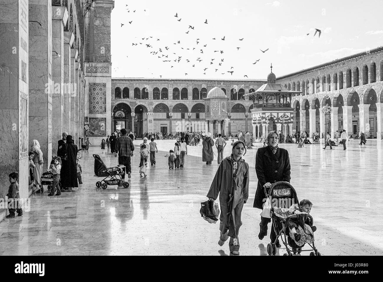 Heavy columns Black and White Stock Photos & Images - Alamy