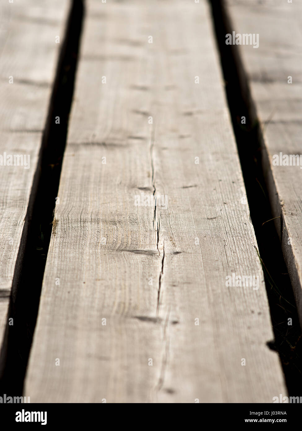 wooden plank with splinters and cracks Stock Photo - Alamy