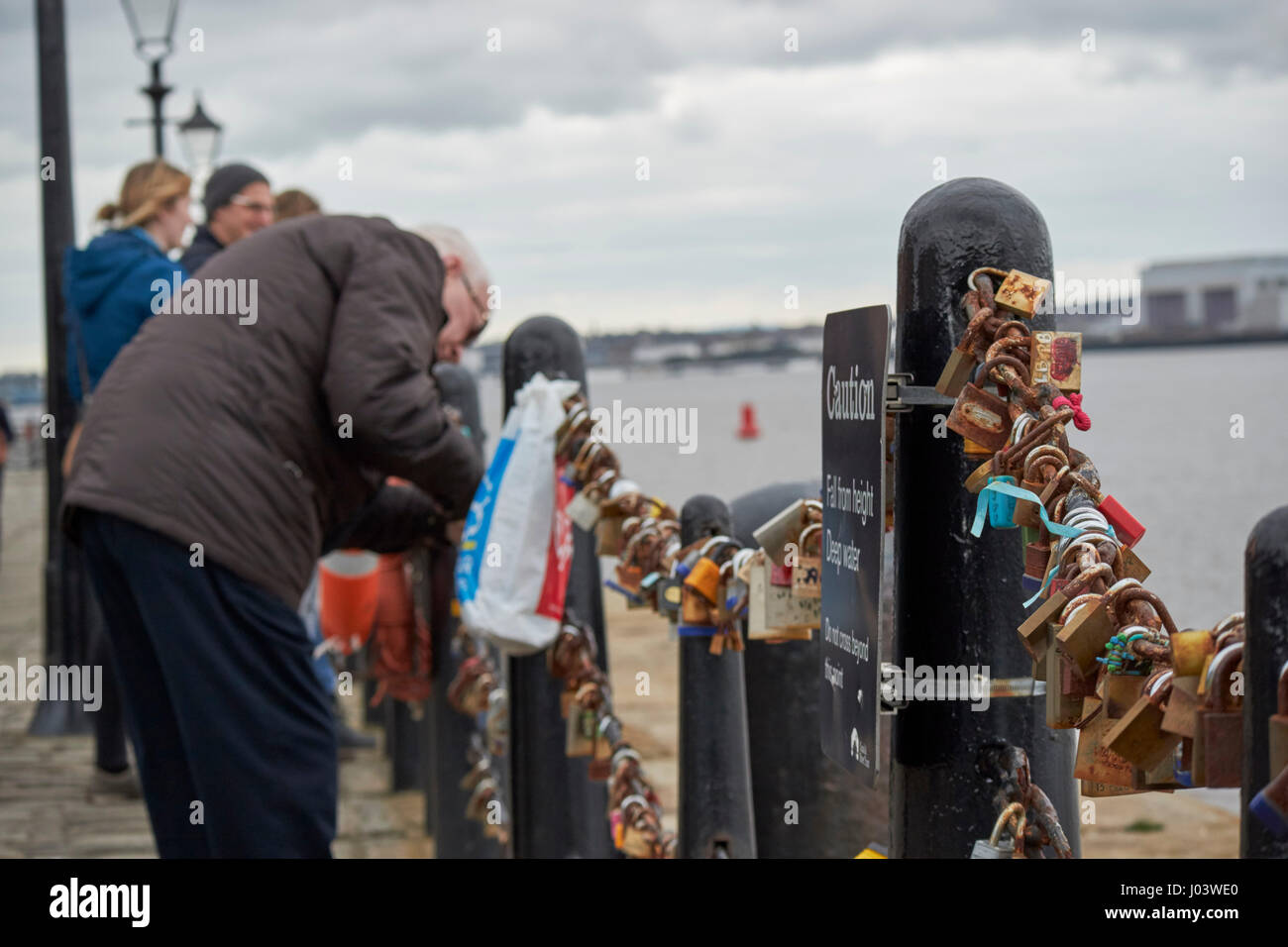 Cleaning fence hi-res stock photography and images - Alamy