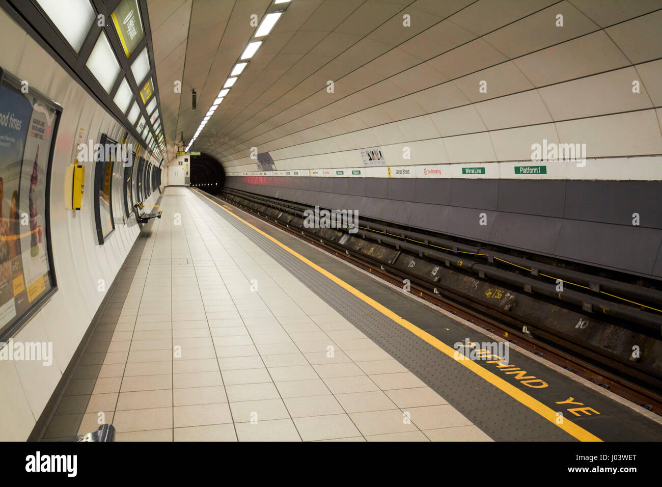 Liverpool street underground station hi-res stock photography and ...