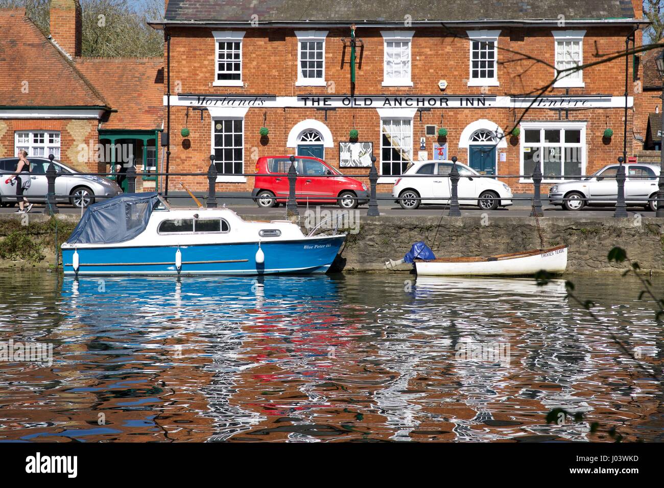 The Old Anchor Inn on the River Thames Stock Photo - Alamy