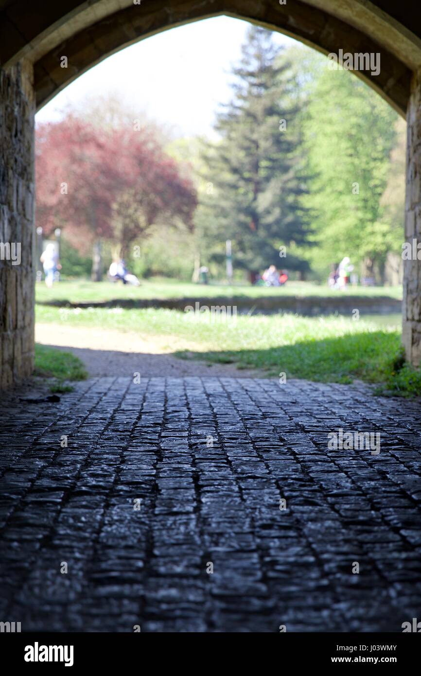 Archway footpath by the River Thames at Abingdon Stock Photo - Alamy