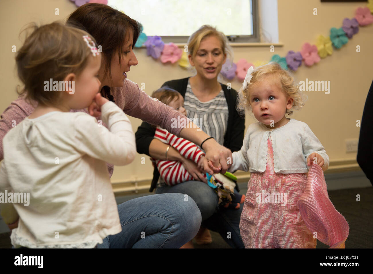 Kids learning new language hi-res stock photography and images - Alamy