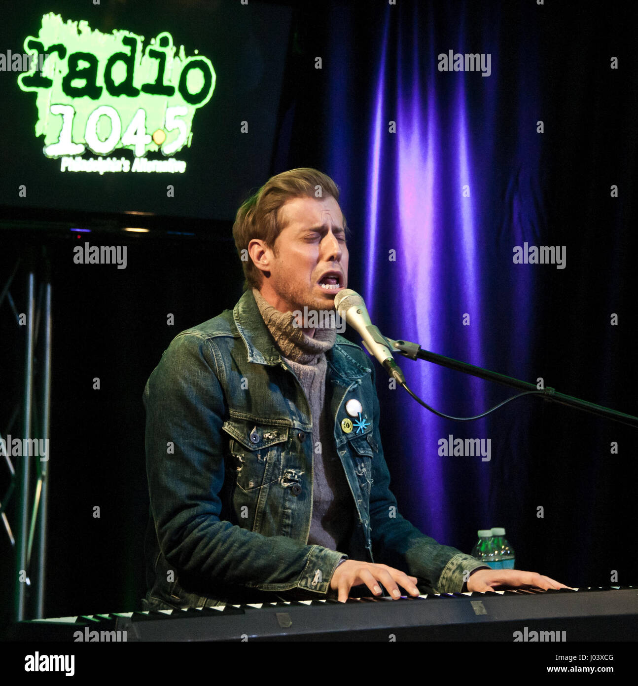 Andrew singer hi-res stock photography and images - Alamy