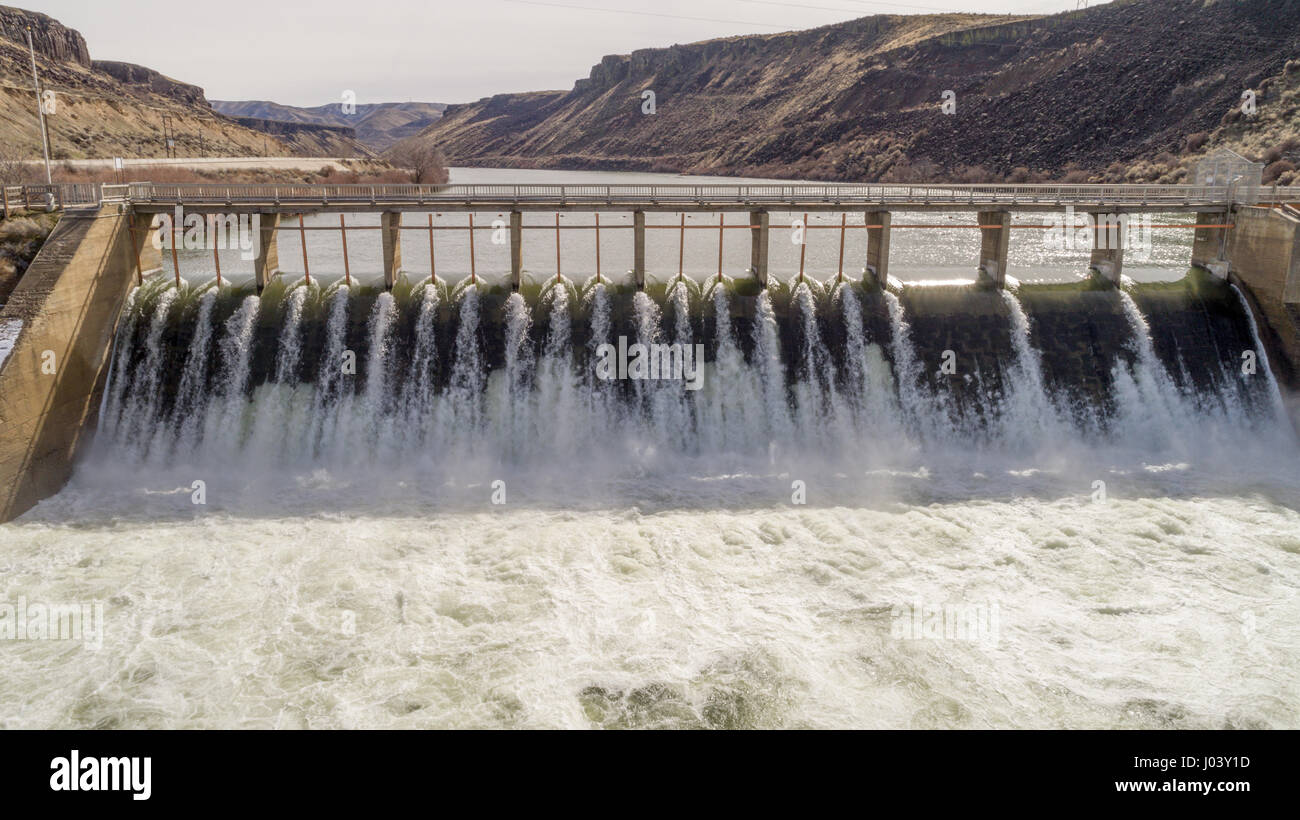 Water flows over dam hi-res stock photography and images - Alamy