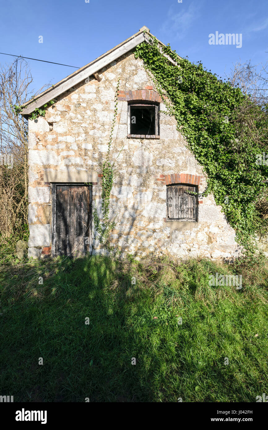 Old Welsh farmhouse outbuilding/storage barn Stock Photo - Alamy
