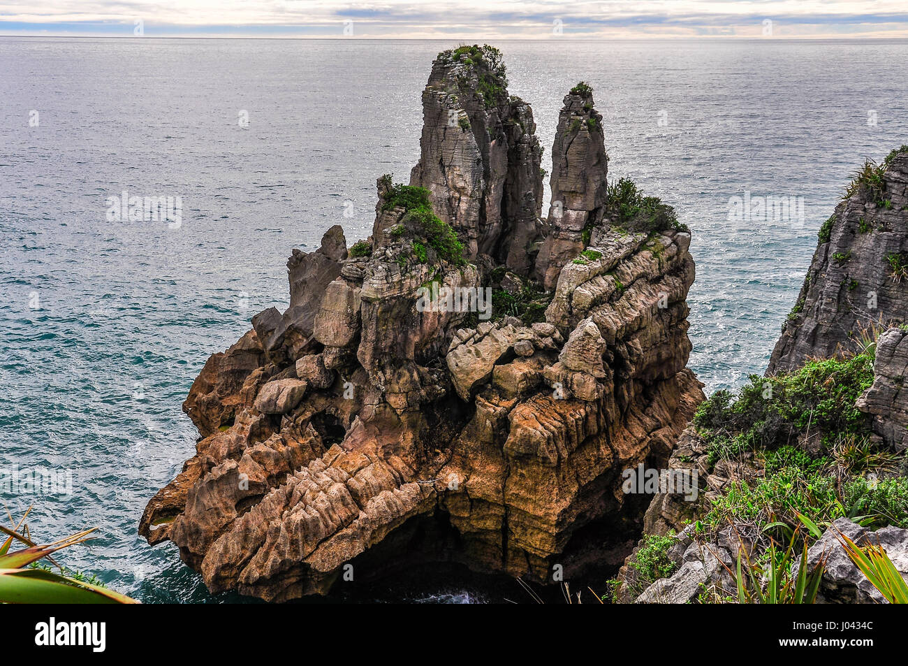 Pancake rocks in Punakaiki on the West Coast of New Zealand Stock Photo ...
