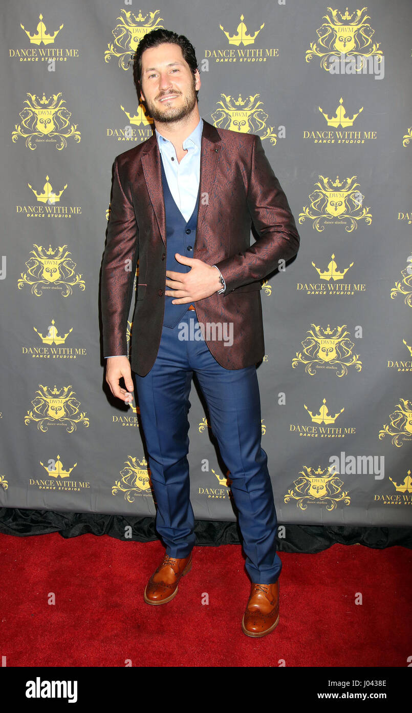 'Dancing with the Stars' professionals Maksim Chmerkovskiy, Valentin ...