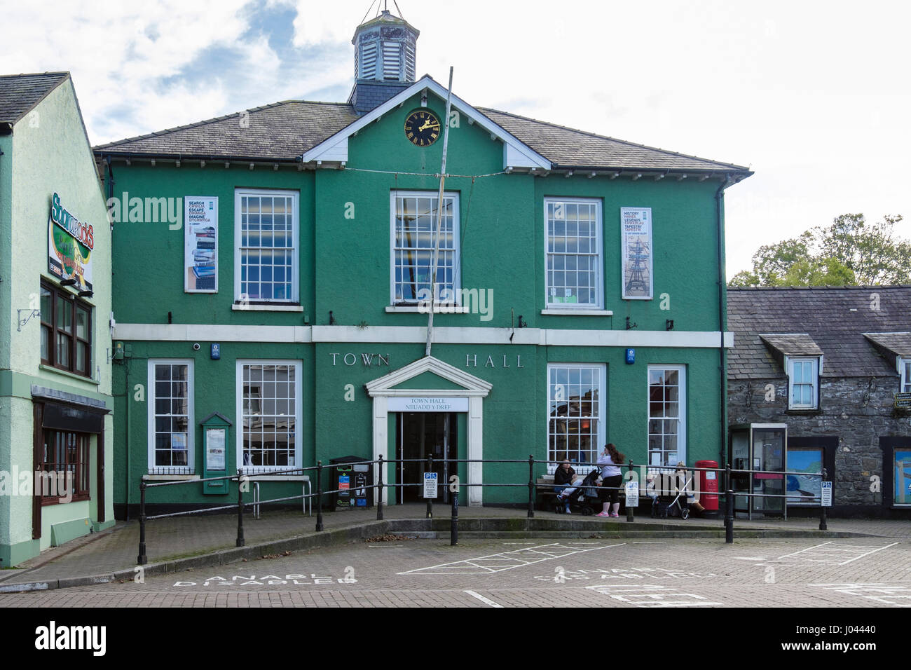 Fishguard wales town hall hi-res stock photography and images - Alamy