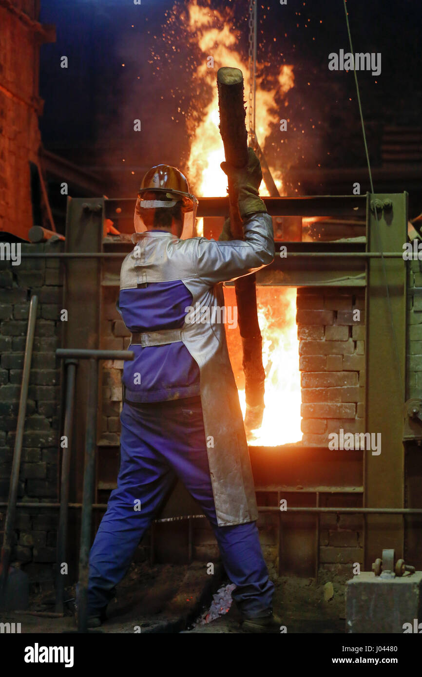 Copper foundry hi-res stock photography and images - Alamy