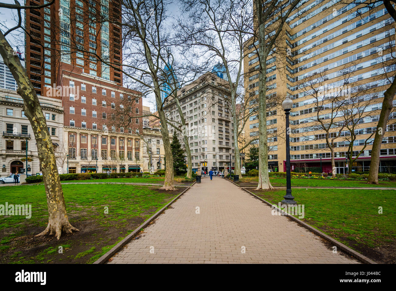 Walkway and buildings at Rittenhouse Square, in Philadelphia ...