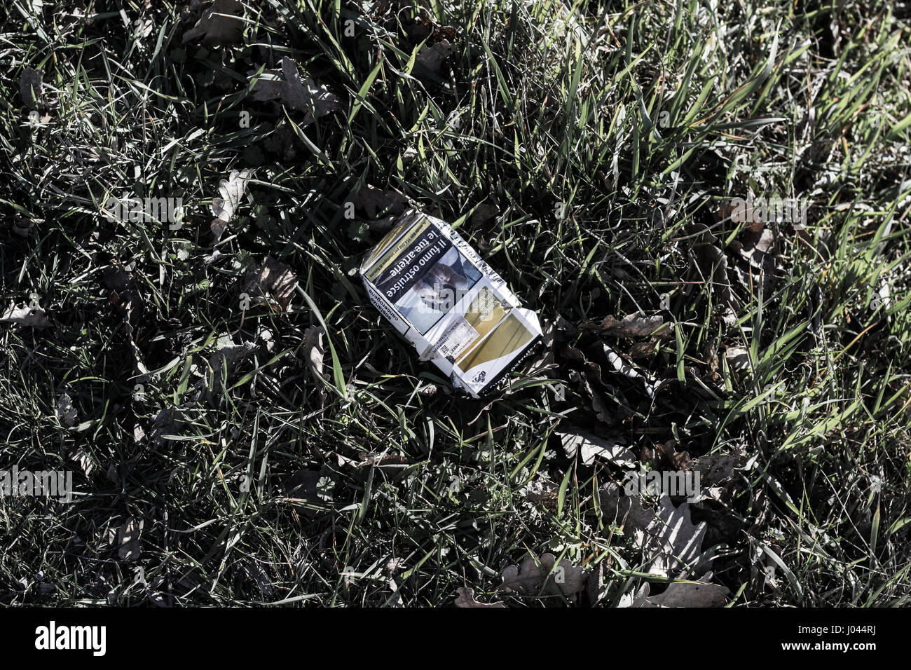 Cigarettes garbage hi-res stock photography and images - Alamy