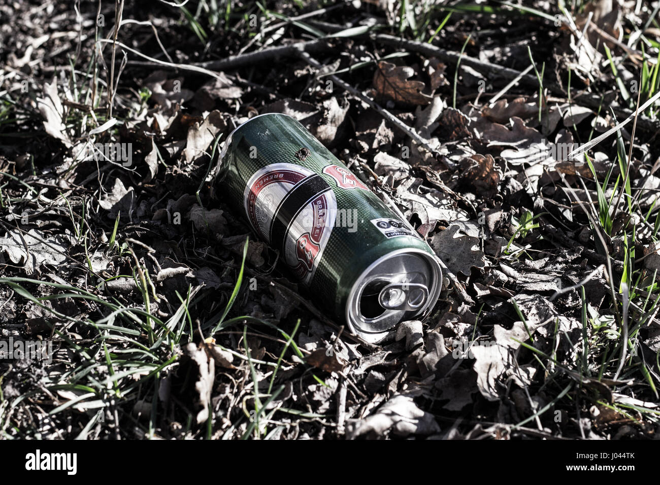 Rubbish on grass hi-res stock photography and images - Alamy