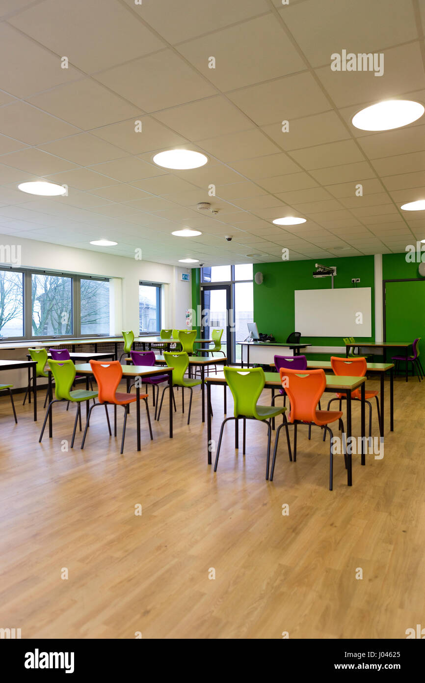 Portrait image of an empty classroom Stock Photo - Alamy