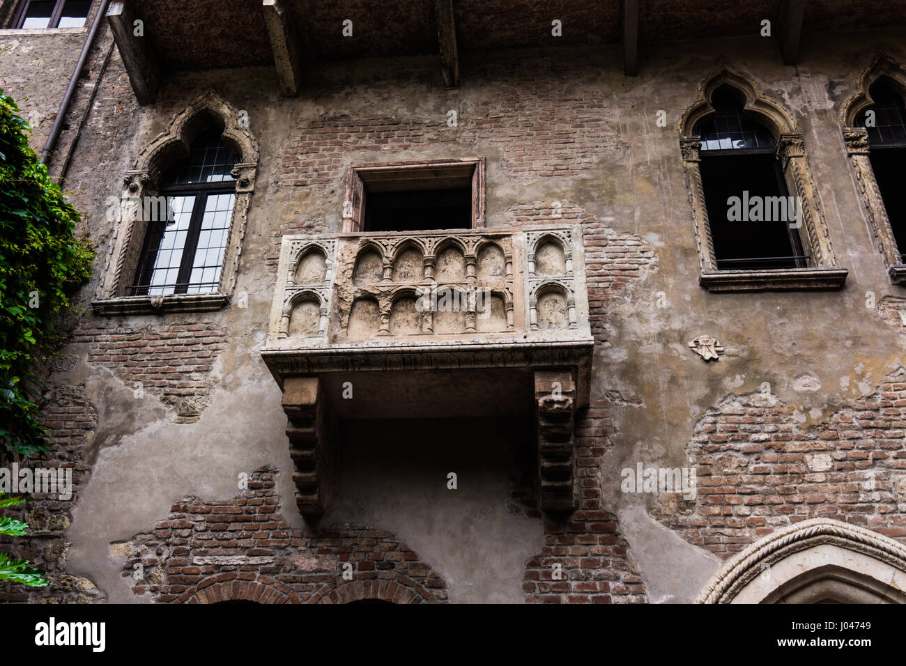 Balcony of Romeo and Juliet in Verona, Italy. Romeo and Juliet balcony ...