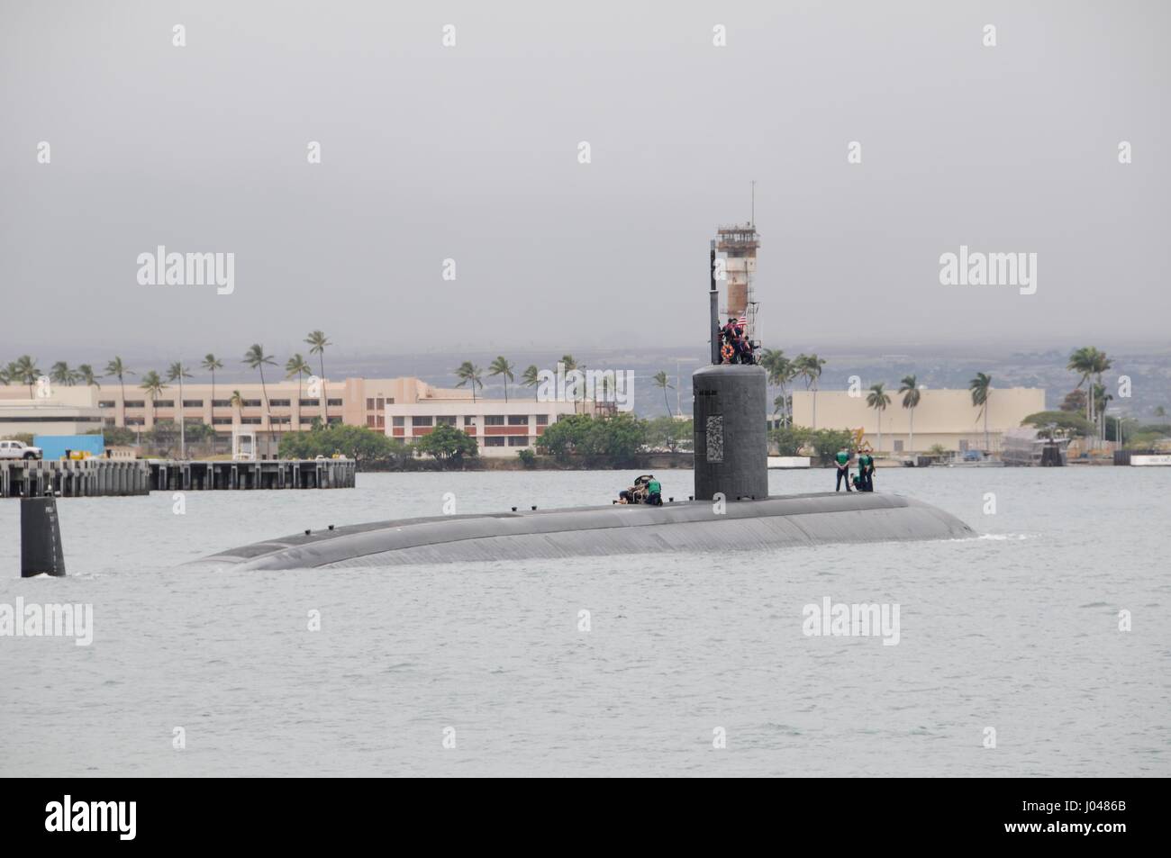 The USN Los Angeles-class fast-attack submarine USS Cheyenne departs ...