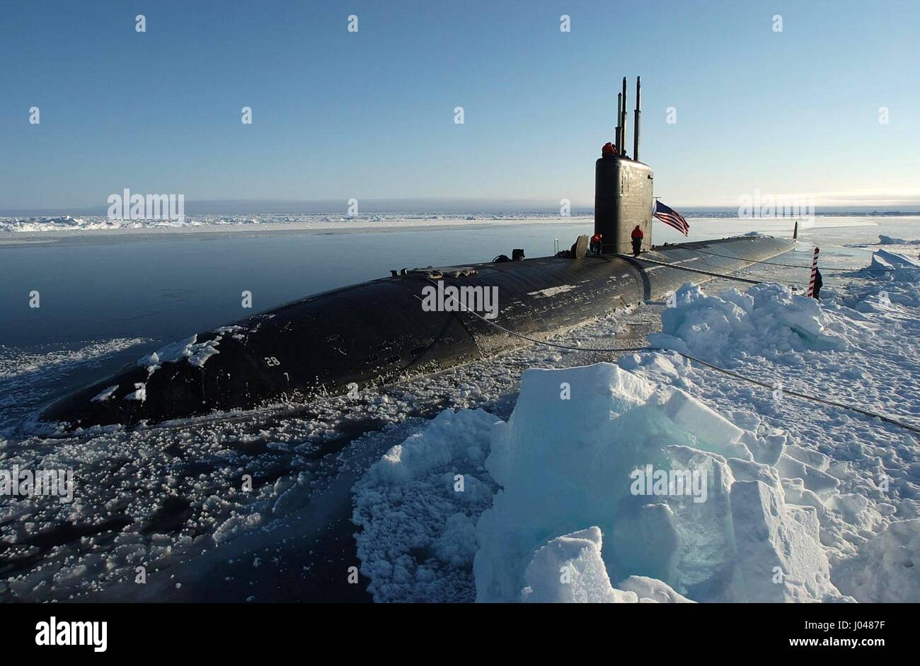 Attack submarine uss hampton surfaces at the north pole hi-res stock ...