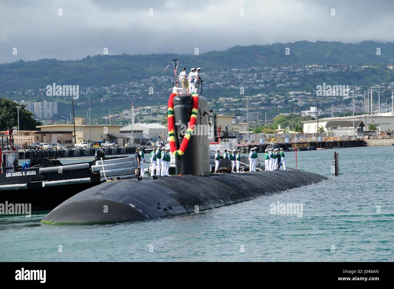 The USN Los Angeles-class fast-attack submarine USS Pasadena returns to ...