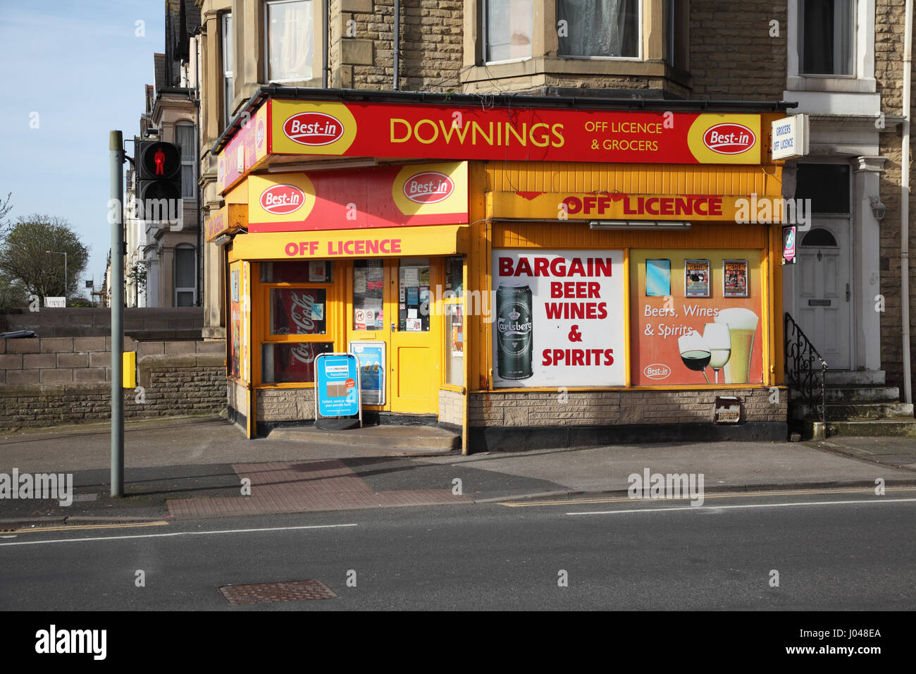 Off license hi-res stock photography and images - Alamy