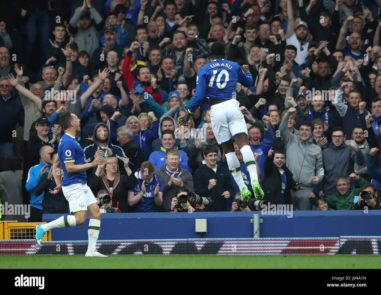 Everton's Romelu Lukaku (right) celebrates scoring his side's fourth ...