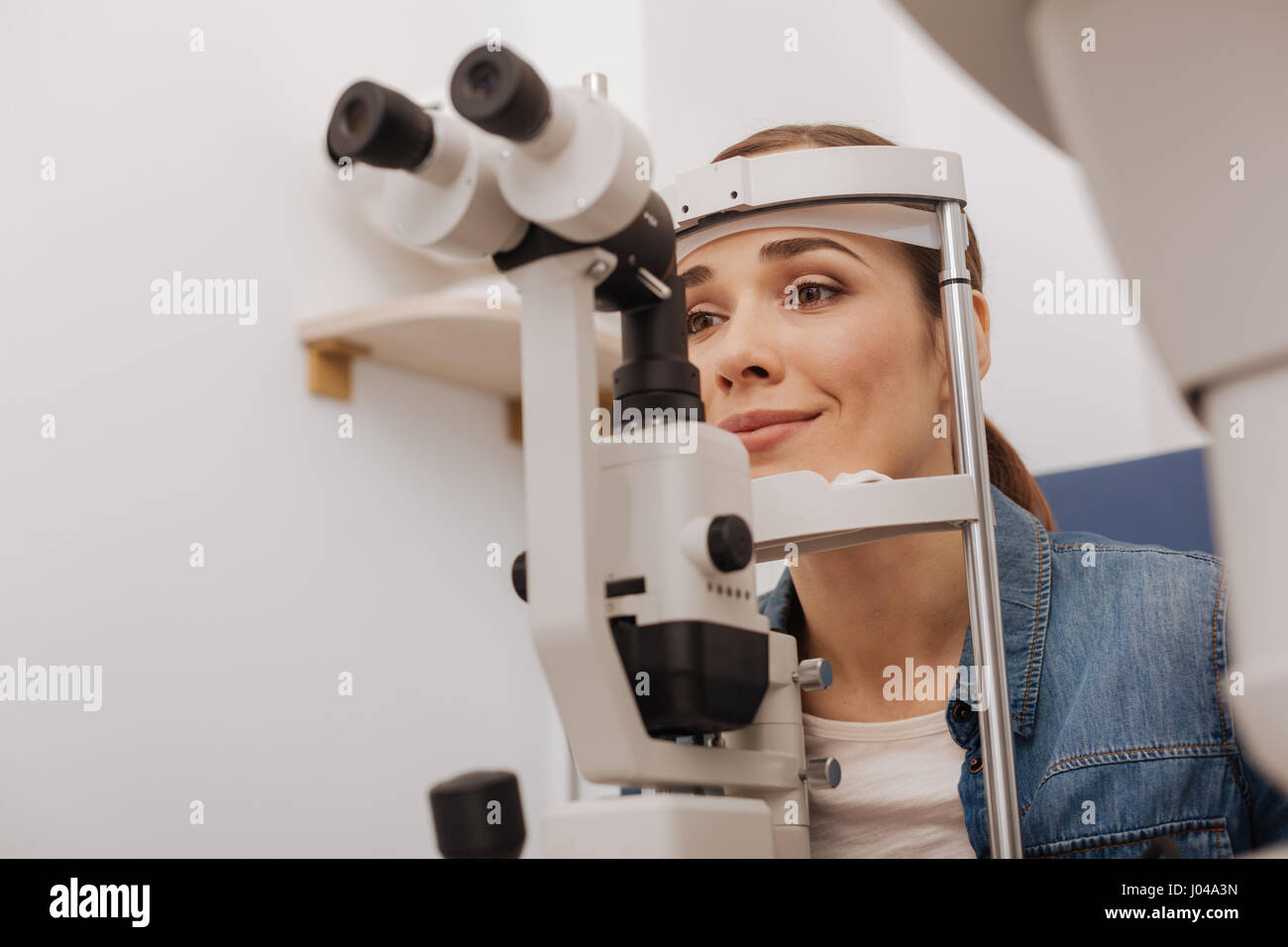 Eye test apparatus hi-res stock photography and images - Alamy