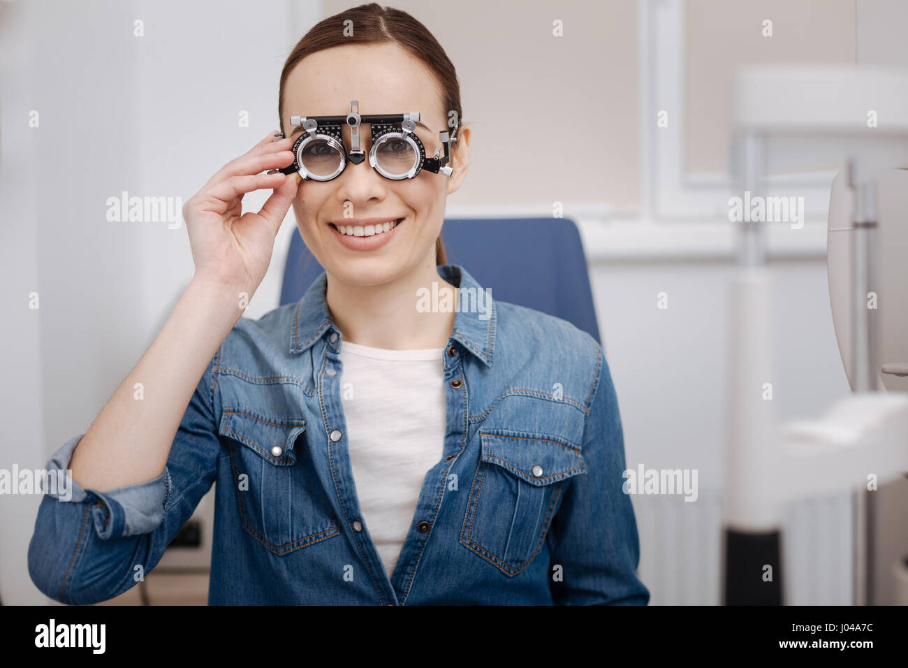 Eye test apparatus hi-res stock photography and images - Alamy
