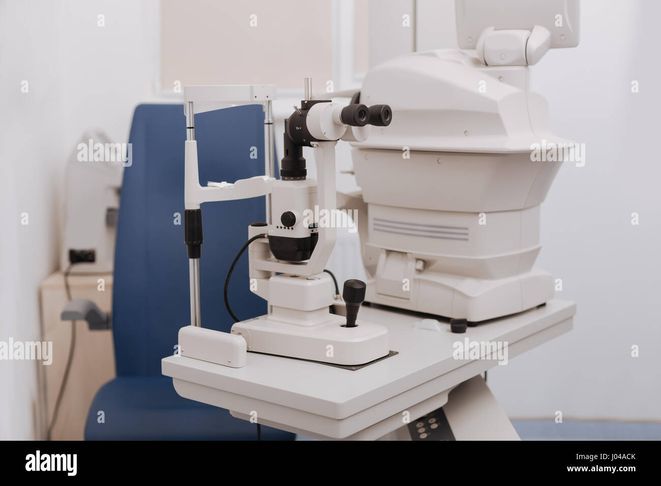 Eye test apparatus hi-res stock photography and images - Alamy