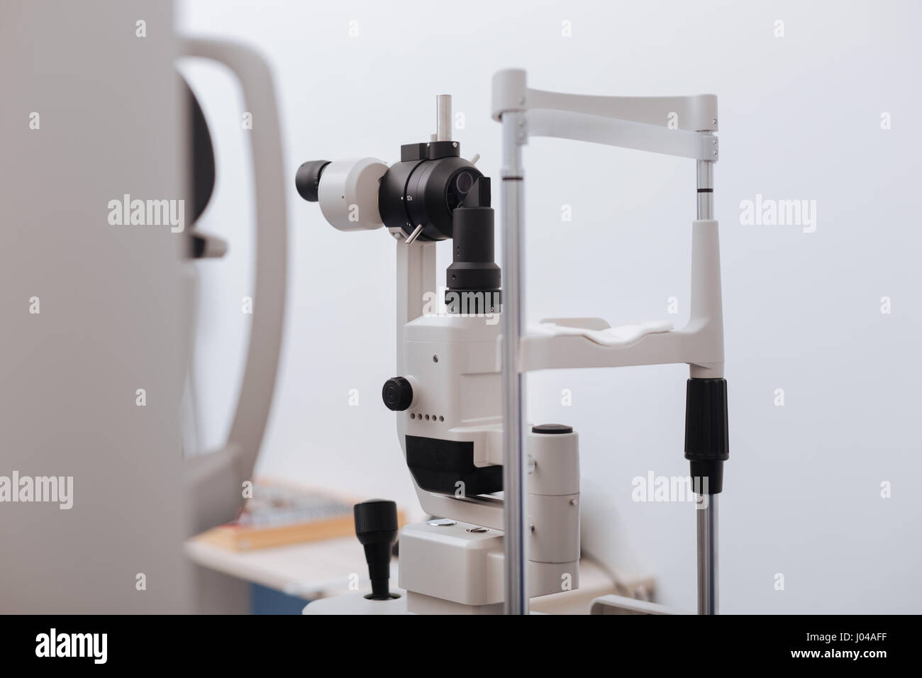 Close up of a professional eye diagnostic device Stock Photo - Alamy