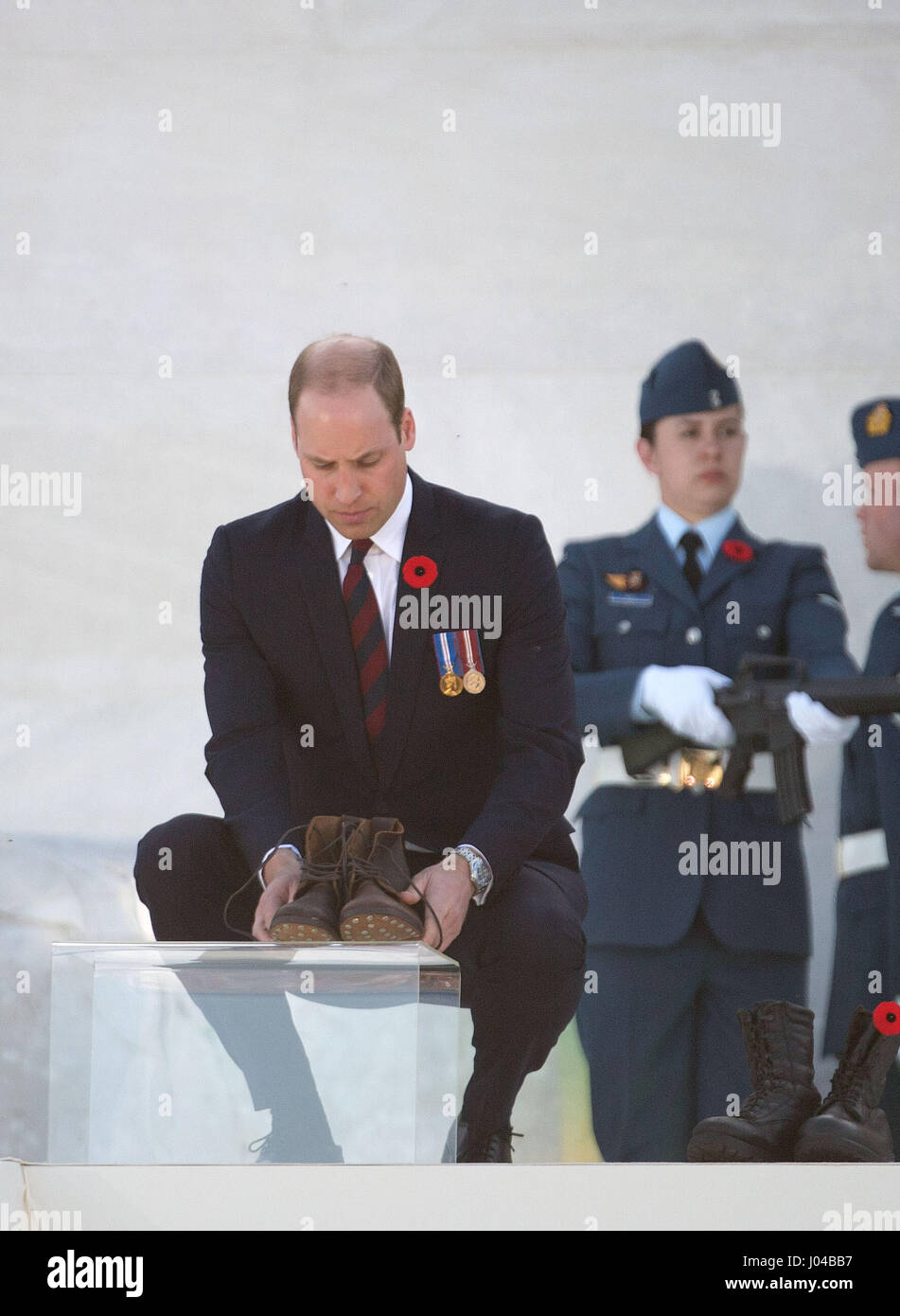 The Duke of Cambridge lays boots and a poppies of remembrance at Vimy ...